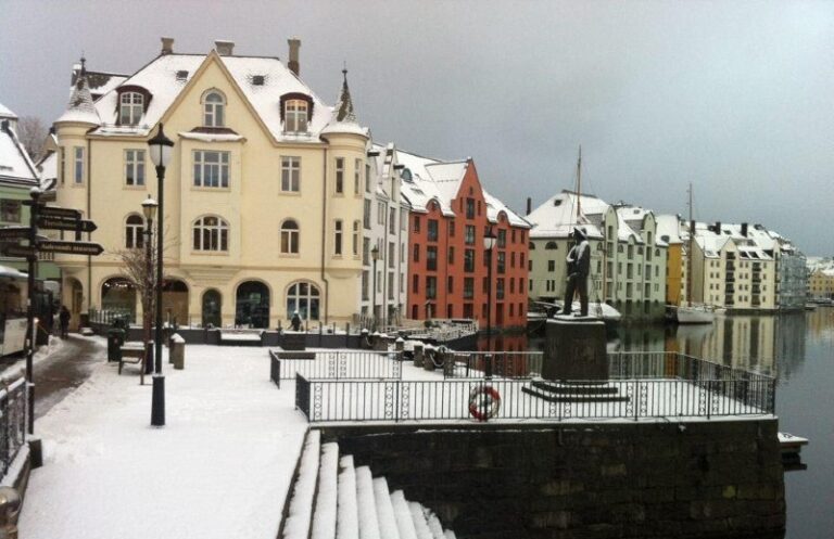 My First Snowfall in Ålesund, Norway - Life in Norway