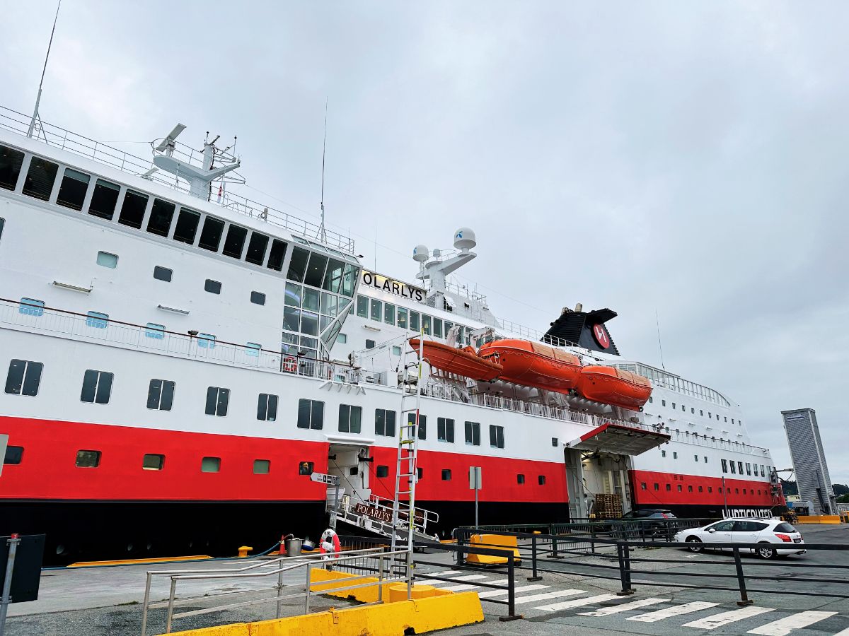 MS Polarlys: See Inside the Hurtigruten Coastal Ferry - Life in Norway