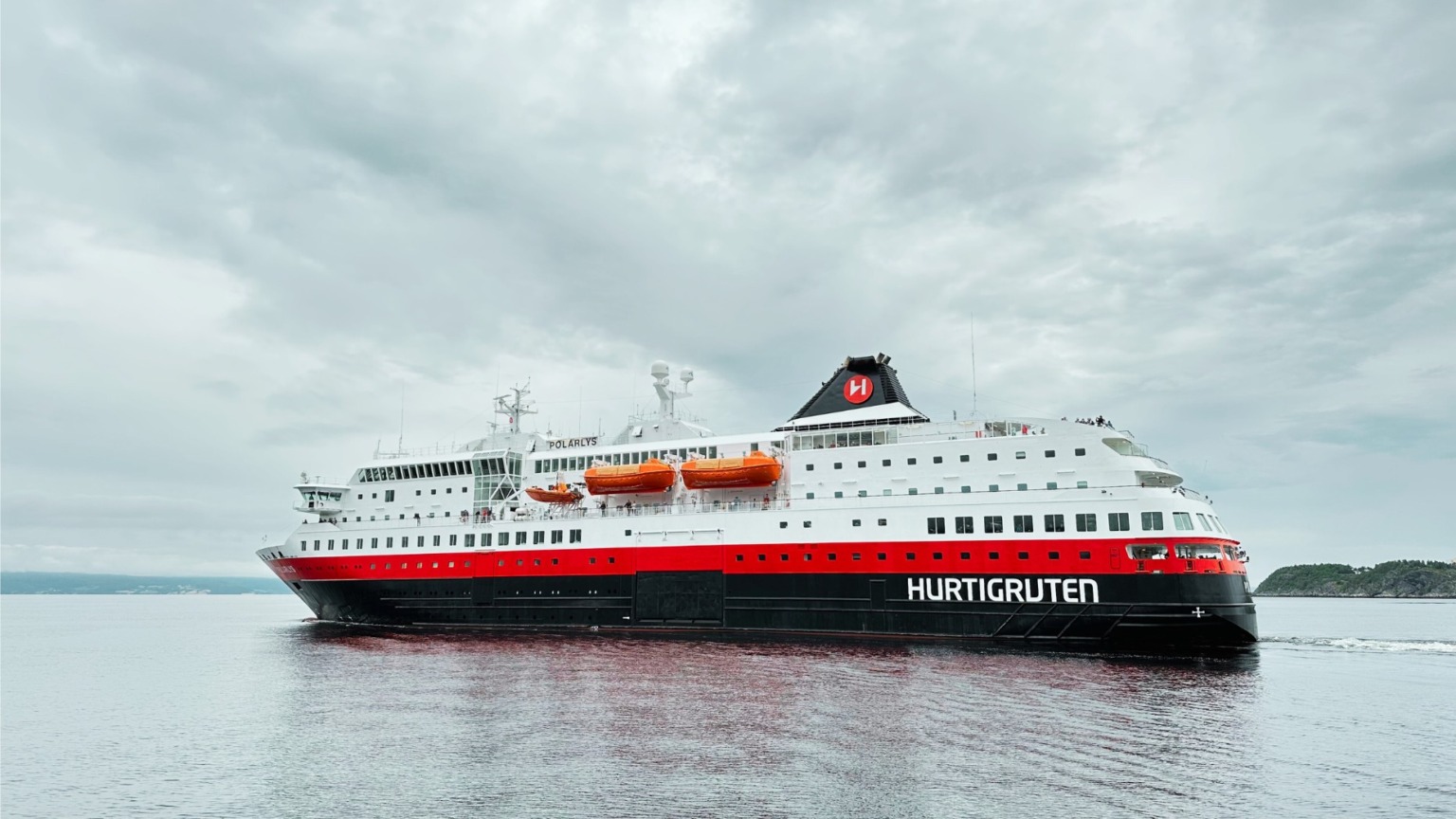 MS Polarlys: See Inside the Hurtigruten Coastal Ferry - Life in Norway